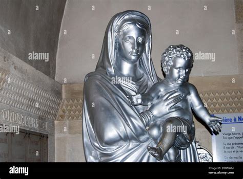 Statue De La Vierge Marie Vierge Marie Avec Bébé Jésus Dans La