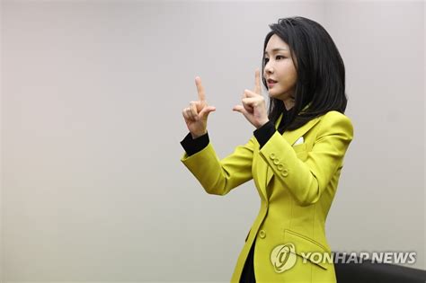 김건희 여사 수어의날·장애인 전시회 잇달아 참석 나무뉴스