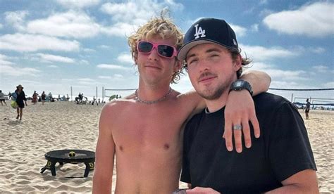 Thestarscomeouttoplay Ross Lynch Shirtless And Barefoot
