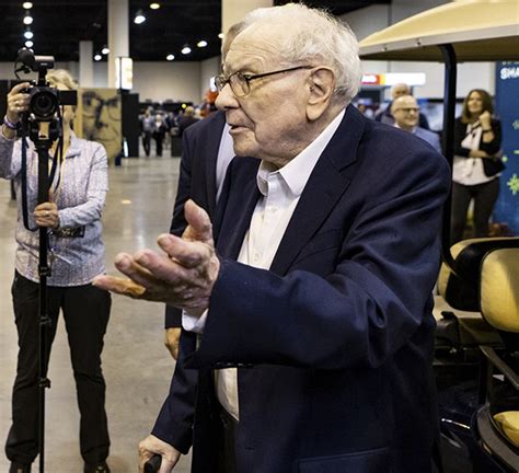Buffett reforça nome de Greg Abel como sucessor Finanças Valor
