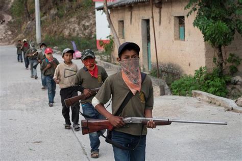 Pactan que los niños guerreros de México vuelvan a la escuela LA