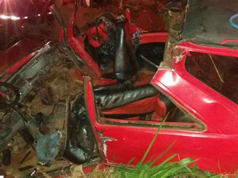 G1 Jovem Morre E 4 Ficam Feridos Após Carro Bater Em árvore Em