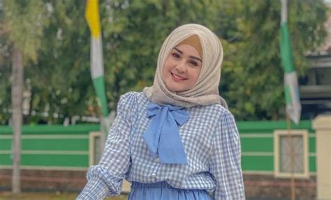 Elshinta Warouw Biodata Profil Fakta Umur Agama Suami