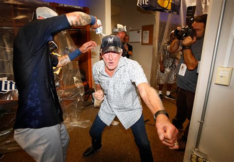 Bob Uecker Milwaukee Brewers Radio Voice And Mr Baseball Has Died
