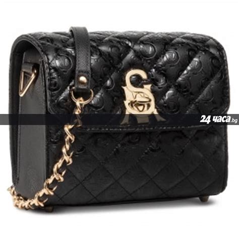 Руски звезди режат чантите си Шанел в знак на протест