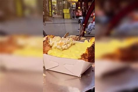 土耳其风格的烤土豆Kumpir馅料有点过于丰富了 感觉加完黄油芝士搅拌均匀的状态就刚刚好 Kumpir 馅料 黄油