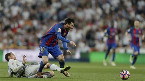 Compilado Viral De Patadas A Lionel Messi El Famoso Centro De Gravedad