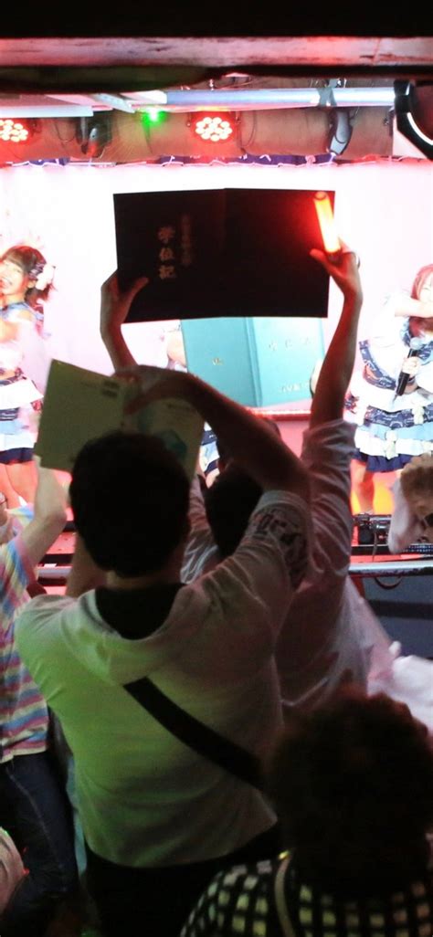 旧帝大卒のアイドルグループ「学歴の暴力」高学歴の学位記で“学歴ビーム”を防ぐライブが話題に画像3｜よろず〜ニュース