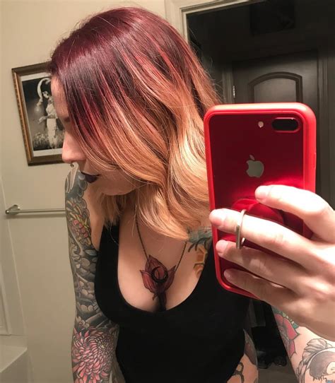 18 Bombshell Blonde And Red Hairstyles For Sizzling Sexpots