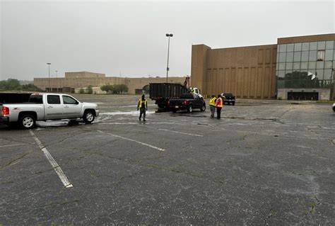 Flatbeds Dump Trucks Not Allowed At Metrocenter Mall Trash Site