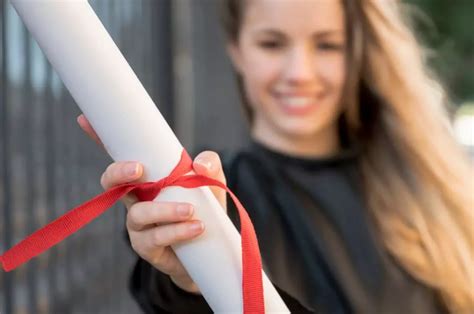Sete em cada brasileiras sonham diplomas internacionais revela pesquisa Vírgula