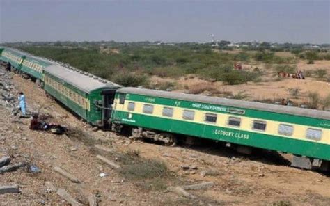 پڈعیدن کے قریب علامہ ایکسپریس کی تین بوگیاں پٹڑی سے اتر گئیں