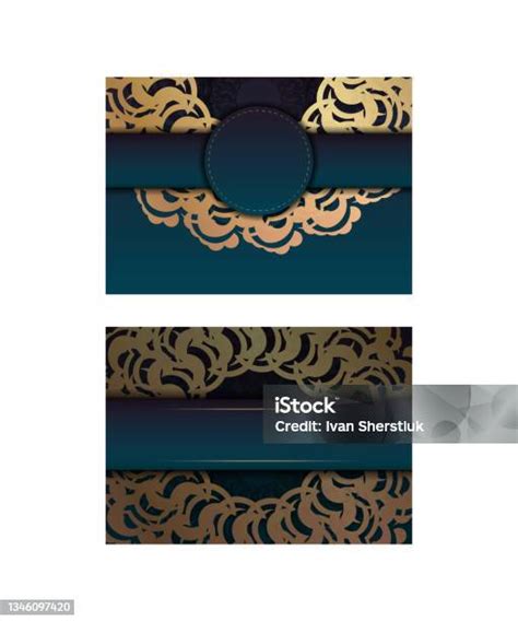 Template Kartu Pos Dengan Warna Hijau Gradien Dengan Pola Emas Vintage