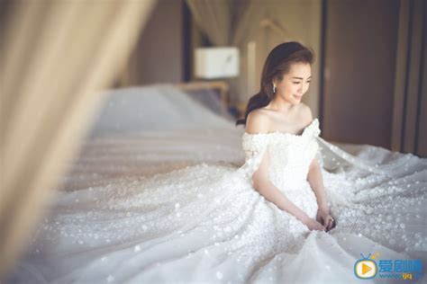 直擊包貝爾、包文婧巴厘島婚禮現場 包文婧唯美婚紗照曝光 劇情網