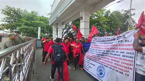 Gelar Aksi Ratusan Buruh Tuntut Pemerintah Cabut Izin PT DLJ Berau