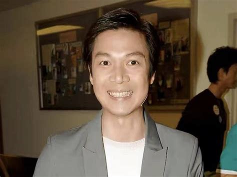 前tvb男星梁榮忠罕見露面，雙鬢斑白滄桑不已，宣稱仍是單身 每日頭條