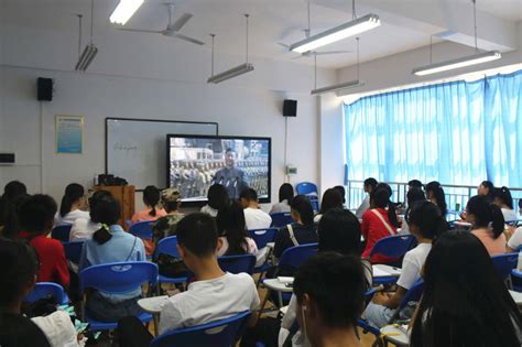 【不忘初心、牢记使命】欢度祖国华诞，饱览盛世辉煌——我院组织学生观看《庆祝中华人民共和国成立70周年阅兵》直播 桂林理工大学外国语学院