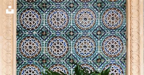 파란색과 흰색 스테인드 글라스 창 사진 Unsplash의 무료 Palacio De Monserrate 이미지