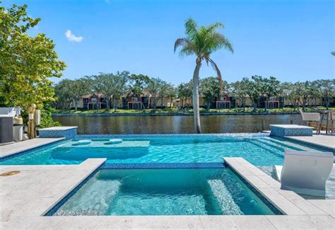 Stunning Waterfront Canal Home Heated Poolhot Tub Amazing Views Tampa
