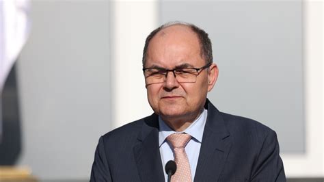 Шмит ги поништи антидејтонските закони на Собранието на РС и го измени Кривичниот законик на БиХ