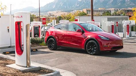 Tesla Supercharger Kostenlos Laden Außerhalb Der Spitzenzeiten