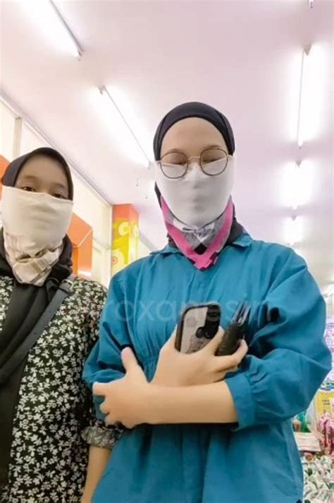Daily Vlog Two Girl Mask Handkerchief And Cleavegag Two Girls