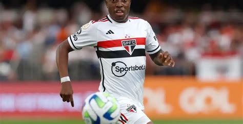 Volante Do São Paulo Recebe Sondagens De Clubes Da Inglaterra E Rússia