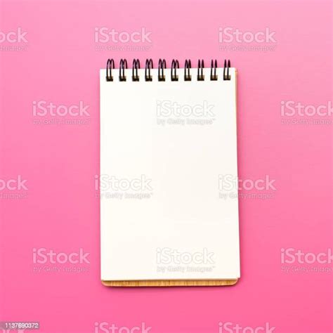 분홍색 배경에 라벨의 응용 프로그램에 대 한 나선형 빈 노트북 0명에 대한 스톡 사진 및 기타 이미지 0명 공란 교육