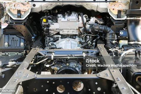변속기 기어 박스 시스템을 갖춘 대형 트럭 디젤 엔진의 새로운 모델 0명에 대한 스톡 사진 및 기타 이미지 0명 공학 교통수단 Istock