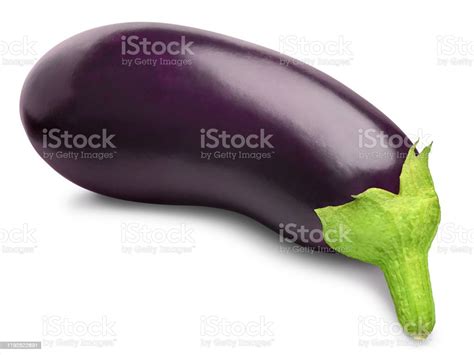 흰색 배경에 고립 된 가지 거짓말 위치에 천연 녹색 줄기와 잘 익은 Aubergine 가지 채소에 대한 스톡 사진 및 기타