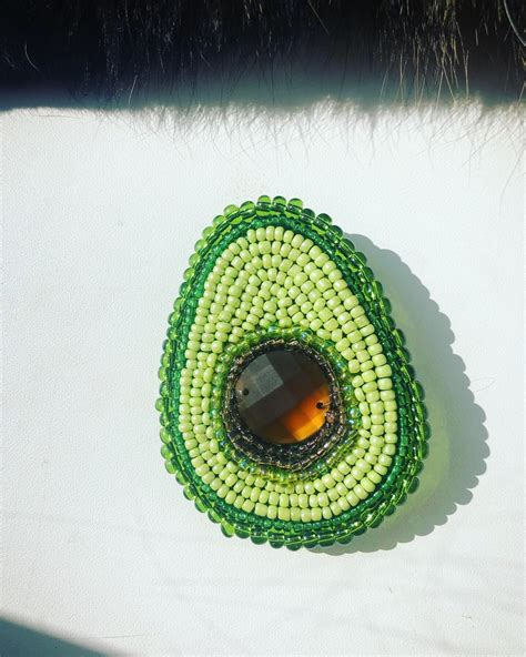 Авокадо брошь из бисера. avocado brooch beaded. Hand made brooch ...