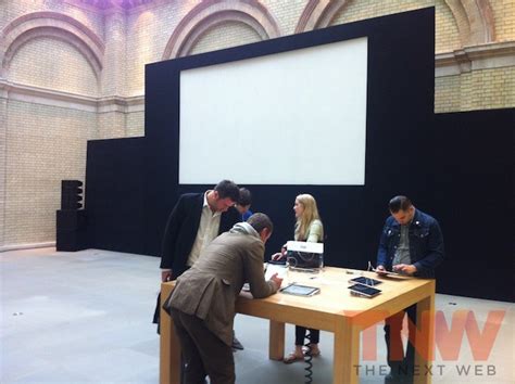 Apples Flagship Covent Garden Store Gets Gutted For Live Stream Of