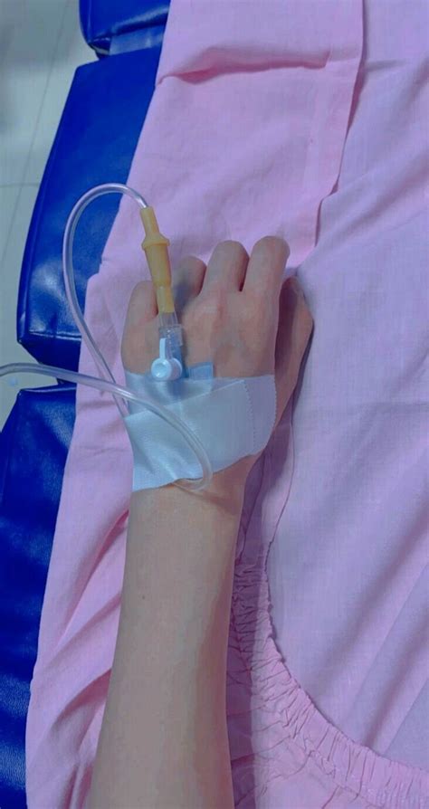 صور مغذي باليد بنات في المستشفى فوتوزيل