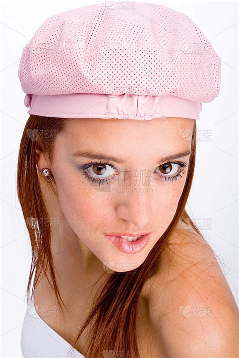 戴红帽子的女孩