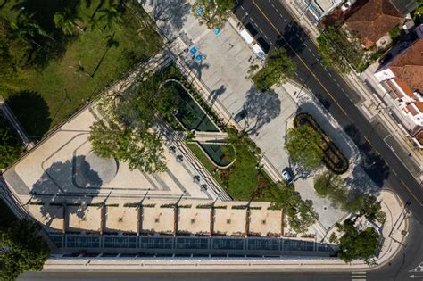 Galeria de Jardins e praças 10 exemplos de paisagismo em pequena