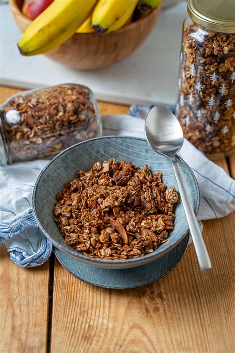 Mega leckeres Granola das perfekte Topping für deine Frühstücksbowl