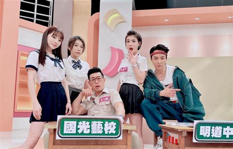 嫌五專制服太醜！徐小可直接教室脫了換便服 民生頭條