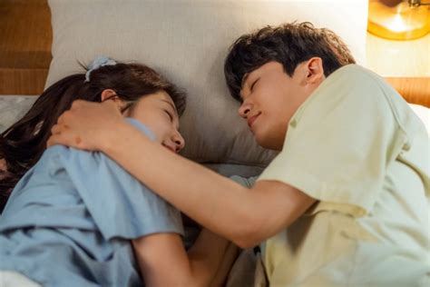 Park Hyung Sik And Park Shin Hye Get Caught In Bed By Her Mom On