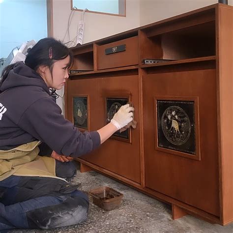 목수 김채이 목수 목공 목공인테리어 가구제작 어제 비가와서 건드리지못한 미닫이 창문 바깥쪽~ 자재오는동안 섬세하게 디테일