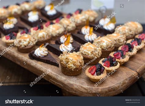 Dessert Tray 193840개가 넘는 로열티 프리 라이선스 대상 스톡 사진 Shutterstock