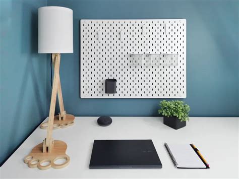 11 Better Ways To Store Your Class Materials In A Dorm Room