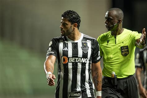 Jogo Entre Atlético Mg E Botafogo Termina Em Confusão E Hulk Critica