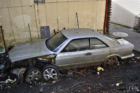 Abandoned Mercedes Voiture Epave