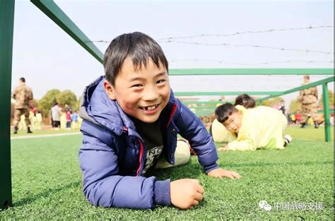 萌娃进军营，国防教育从孩子抓起 中国军网