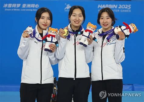 崔敏静等韩国三姝横扫2025哈尔滨亚冬会短道速滑女子500米领奖台