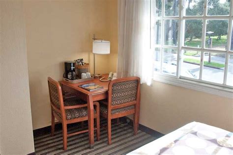 Queen Beds With Fireplace Deer Haven Inn