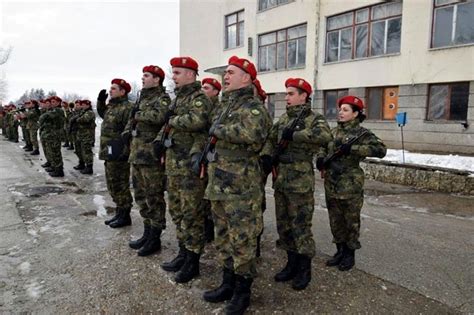 Обявиха маса вакантни войнишки длъжности Lupa Bg