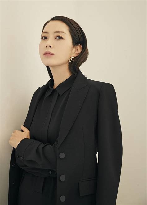 패션엔 송윤아 미리 보는 고급스러운 가을 모던룩 절정의 가을 여신