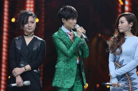 十年后再聚首！2005超女三甲李宇春张靓颖周笔畅同框 搜狐娱乐