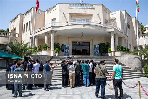 حضور نامزدهای ریاست‌جمهوری در حیاط پاستور